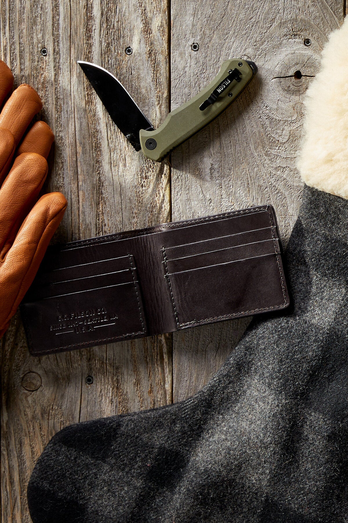 BRIDLE LEATHER BI-FOLD WALLET Brown leather by Filson Man | Men | WP Store